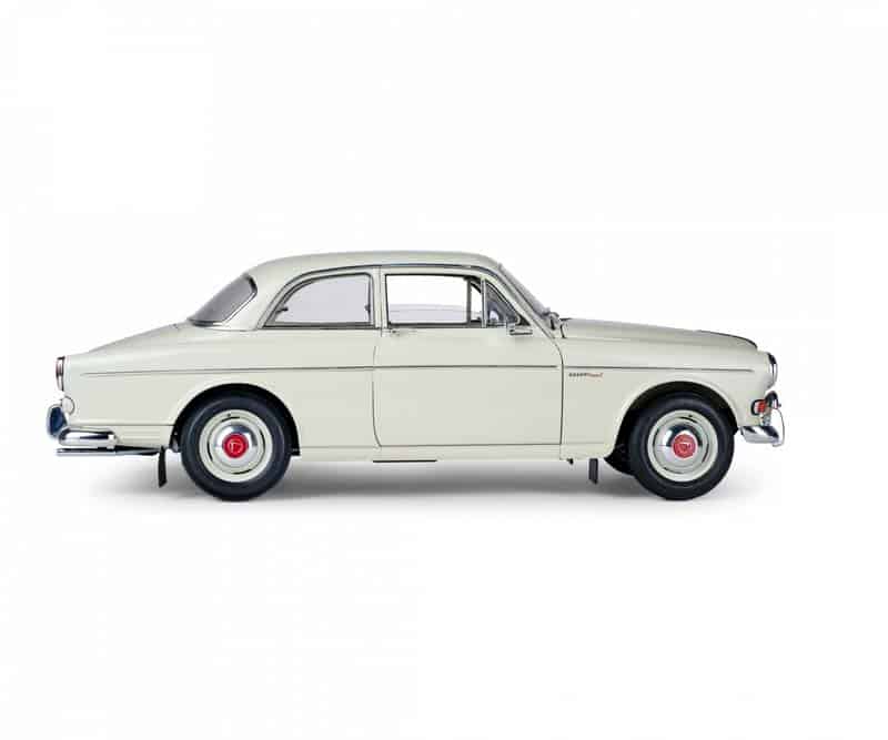 1/8 Volvo S122 Amazone Metal Kit IXO Colleections IXCVOLFK